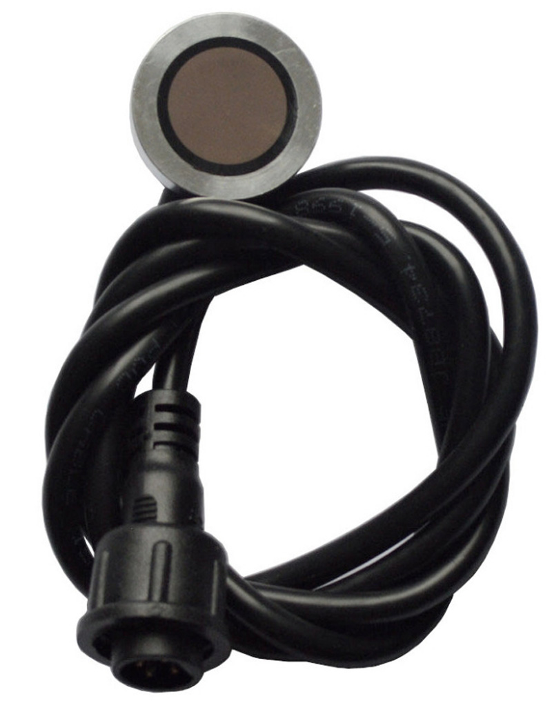 Accurate automotive liquid-level capacitive sensing